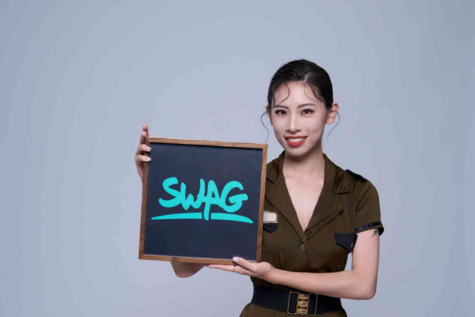 簽了簽了！前八軍團輔導長內內加入 SWAG，直播處女秀流量破表！ - SWAG Blog - SWAG 官方部落格